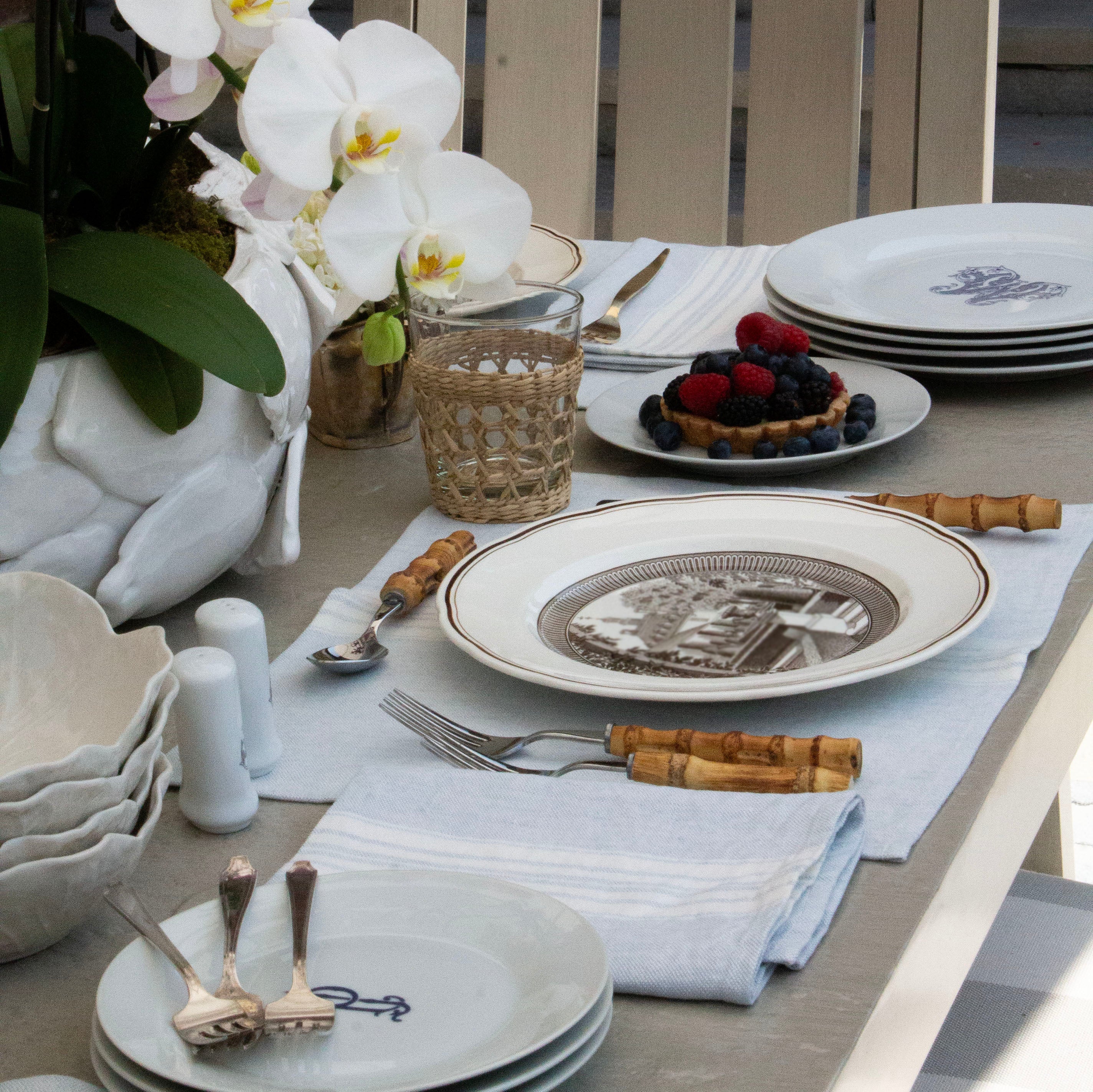 Bistro – Mia Rose and Frank